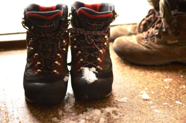 その行為〈登山靴の寿命〉を縮めてるかも！？より永く大切に使うためのNGとOKな取り扱い方はコレ | YAMA HACK[ヤマハック]