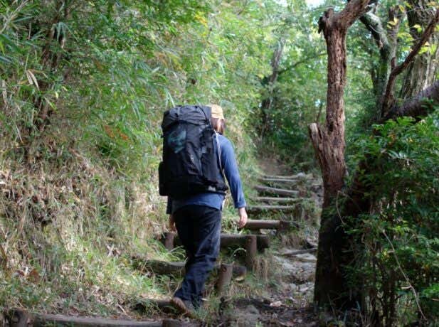 腰で支えるULザック！エクスペドの「ライトニング45」の背負い心地を徹底レビュー | YAMA HACK[ヤマハック]