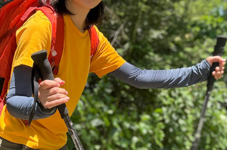 着るだけでOK！“虫・日差し・汗”の夏山三大ストレスを一気に解決する神アームカバーとは！？ | YAMA HACK[ヤマハック]